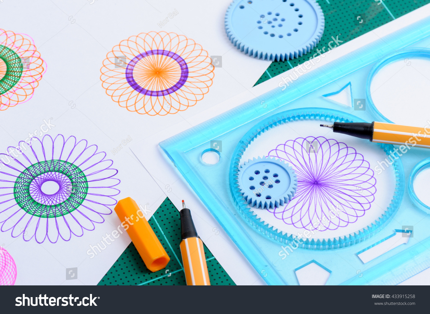 435 Spirograph Stock Photos, Images & Photography | Shutterstock