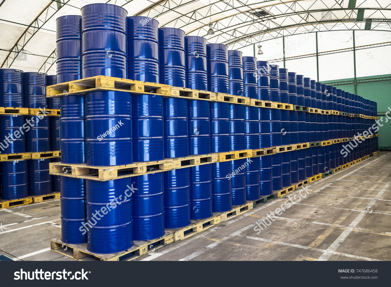 233 200 liter fuel tank Images, Stock Photos & Vectors | Shutterstock