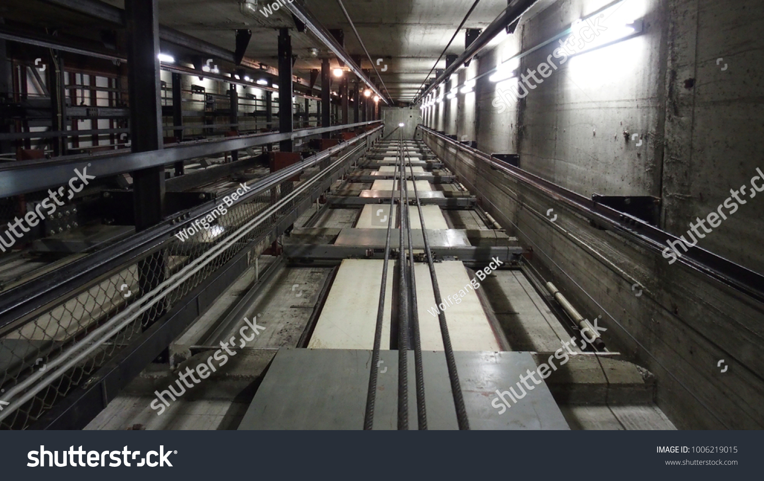 Elevator Elevator Doors Shaft Stock Photo 1006219015 | Shutterstock