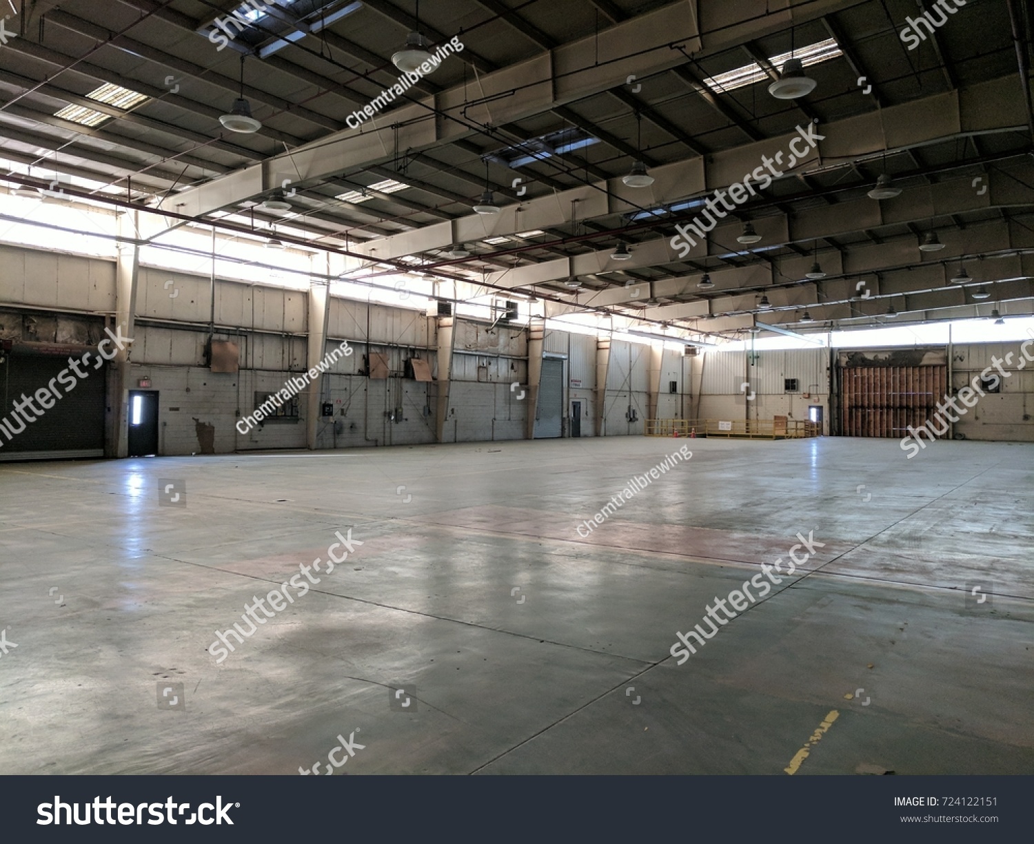 Empty Hangar Stock Photo 724122151 | Shutterstock