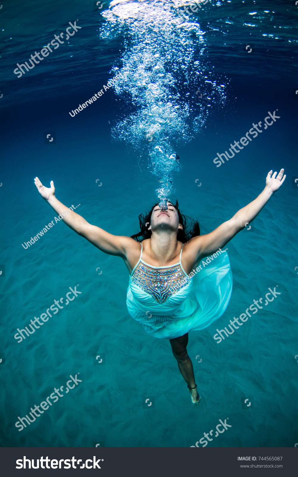 6,173 Woman bubbles underwater Stock Photos, Images & Photography ...