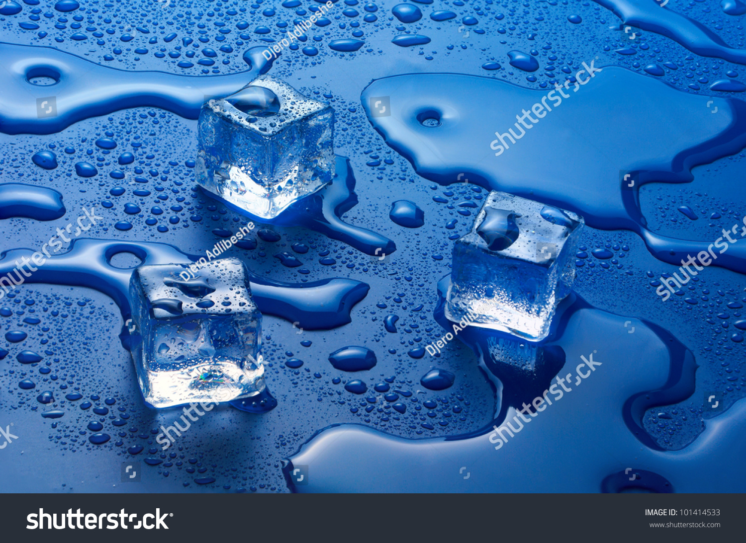 474 Submerging ice cubes Bilder, Stockfotos und Vektorgrafiken ...