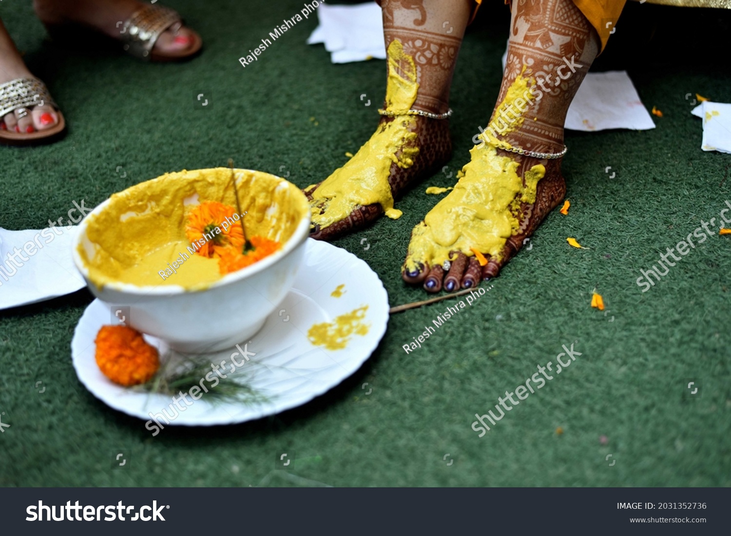 Indian Bride Sitting During Haldi Function ภาพสต็อก 2031352736 ...