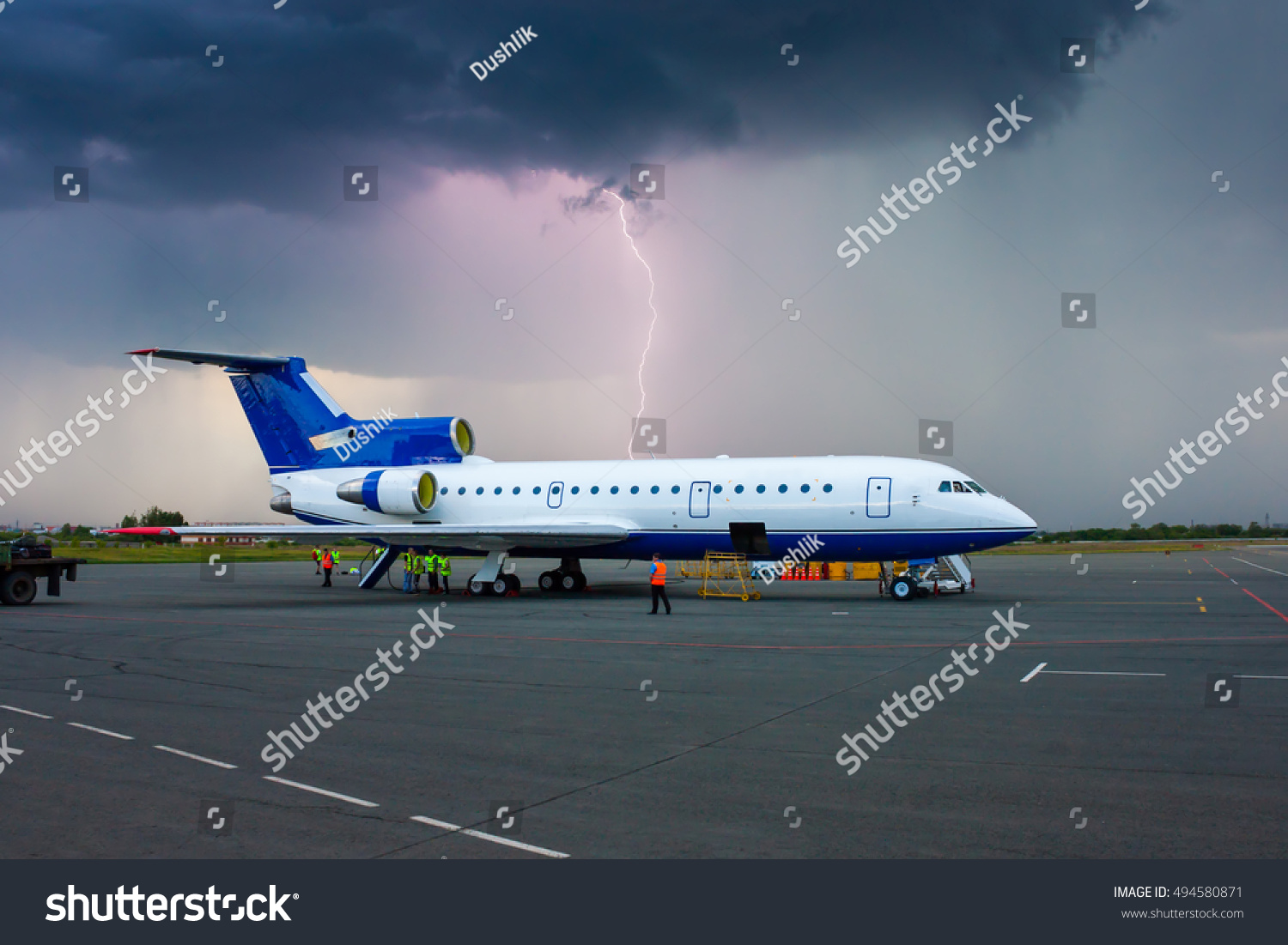 5.725 imagens de Lightning plane Imagens, fotos stock e vetores ...