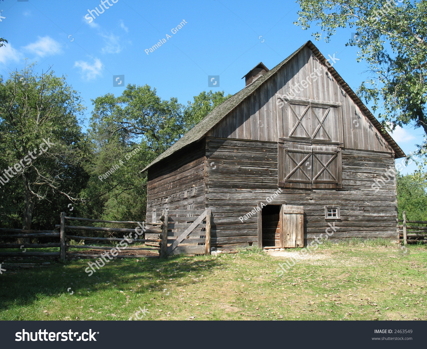 Log Cabin Barn Stock Photo 2463549 | Shutterstock