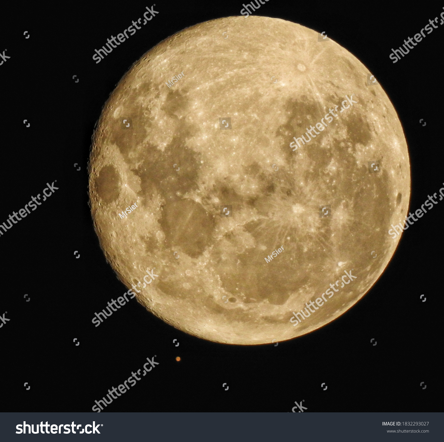 1 Lua e mar Images, Stock Photos & Vectors | Shutterstock
