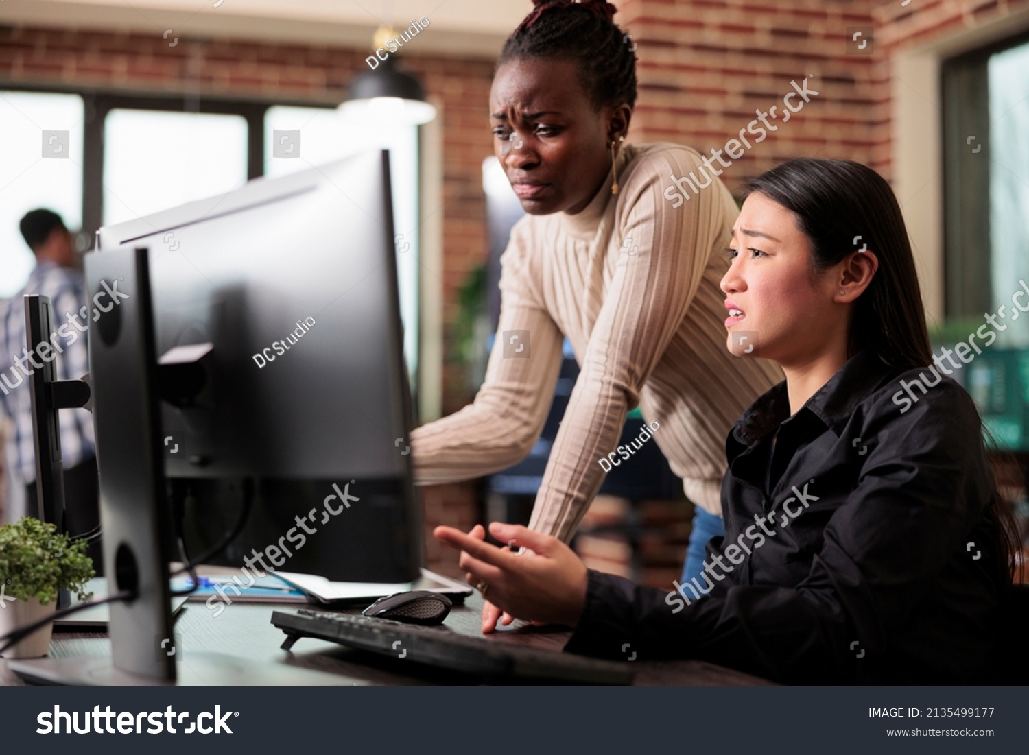 36,332 Confused by computer Images, Stock Photos & Vectors | Shutterstock