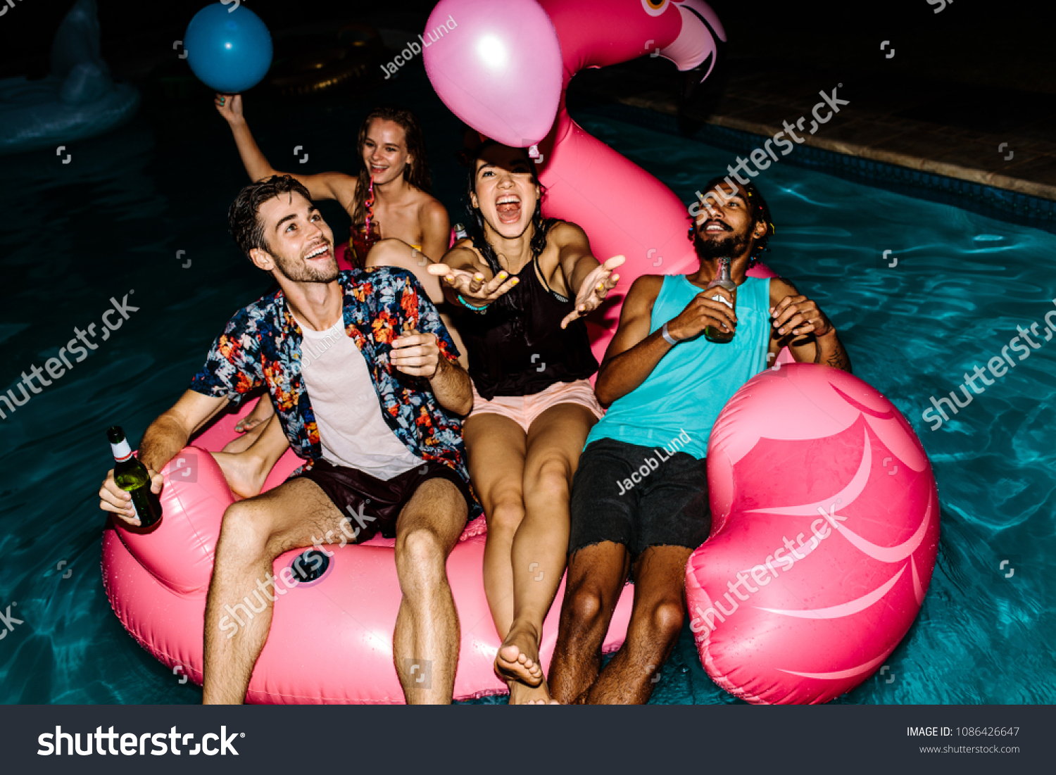 735 Imágenes De Wild Pool Party Imágenes Fotos Y Vectores De Stock Shutterstock