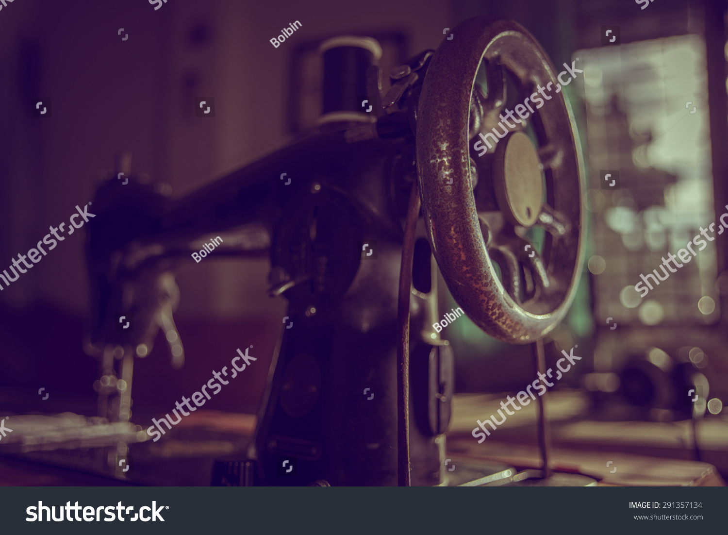 Old Sewing Machine Stock Photo 291357134 | Shutterstock