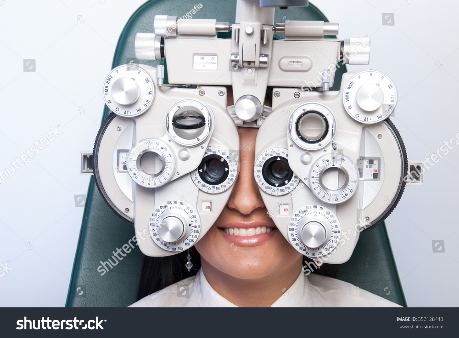 Optometry Machine Vision Stock Photo 352128440 | Shutterstock