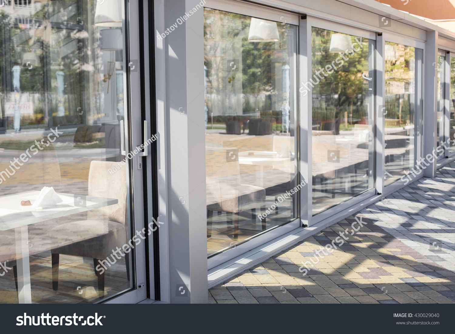 26,215 Hotel restaurant window Images, Stock Photos & Vectors ...
