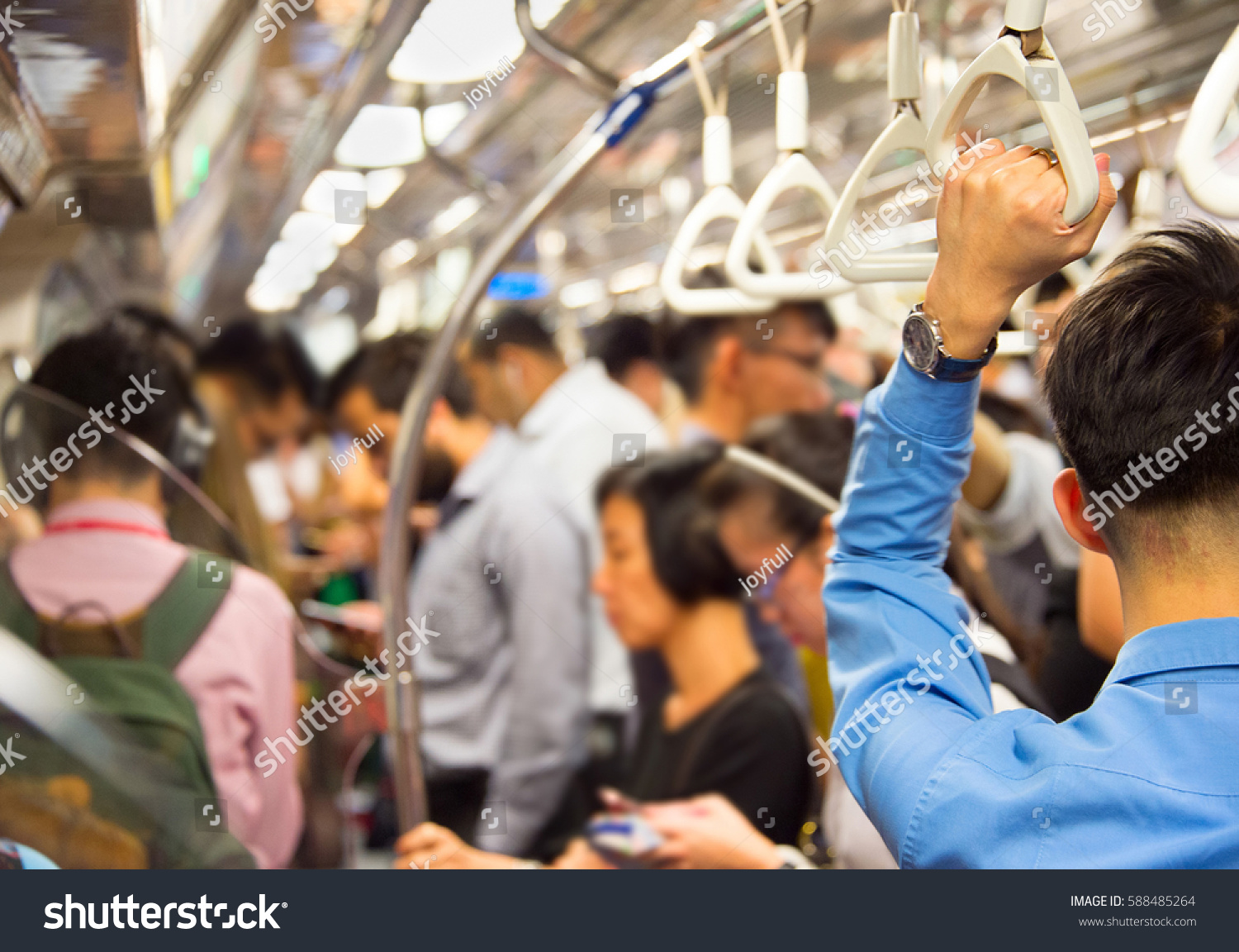 People Inside Crowded Metro Train Singapore Foto De Stock Editar