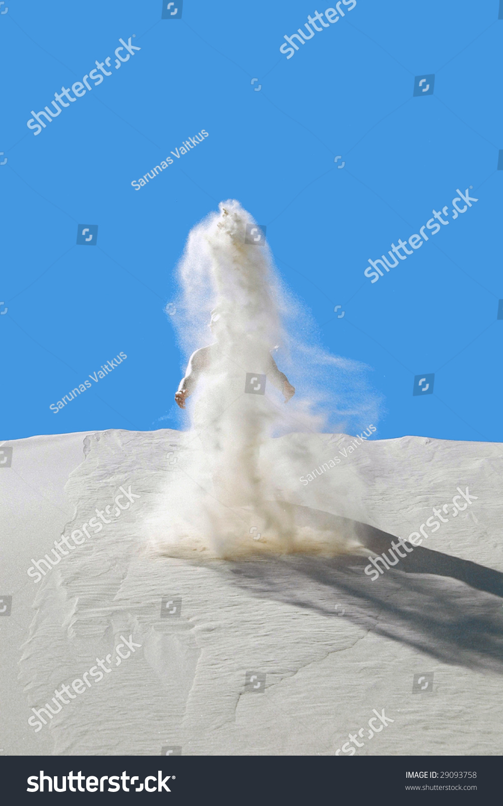 Sand Throwing Foto de stock 29093758 | Shutterstock