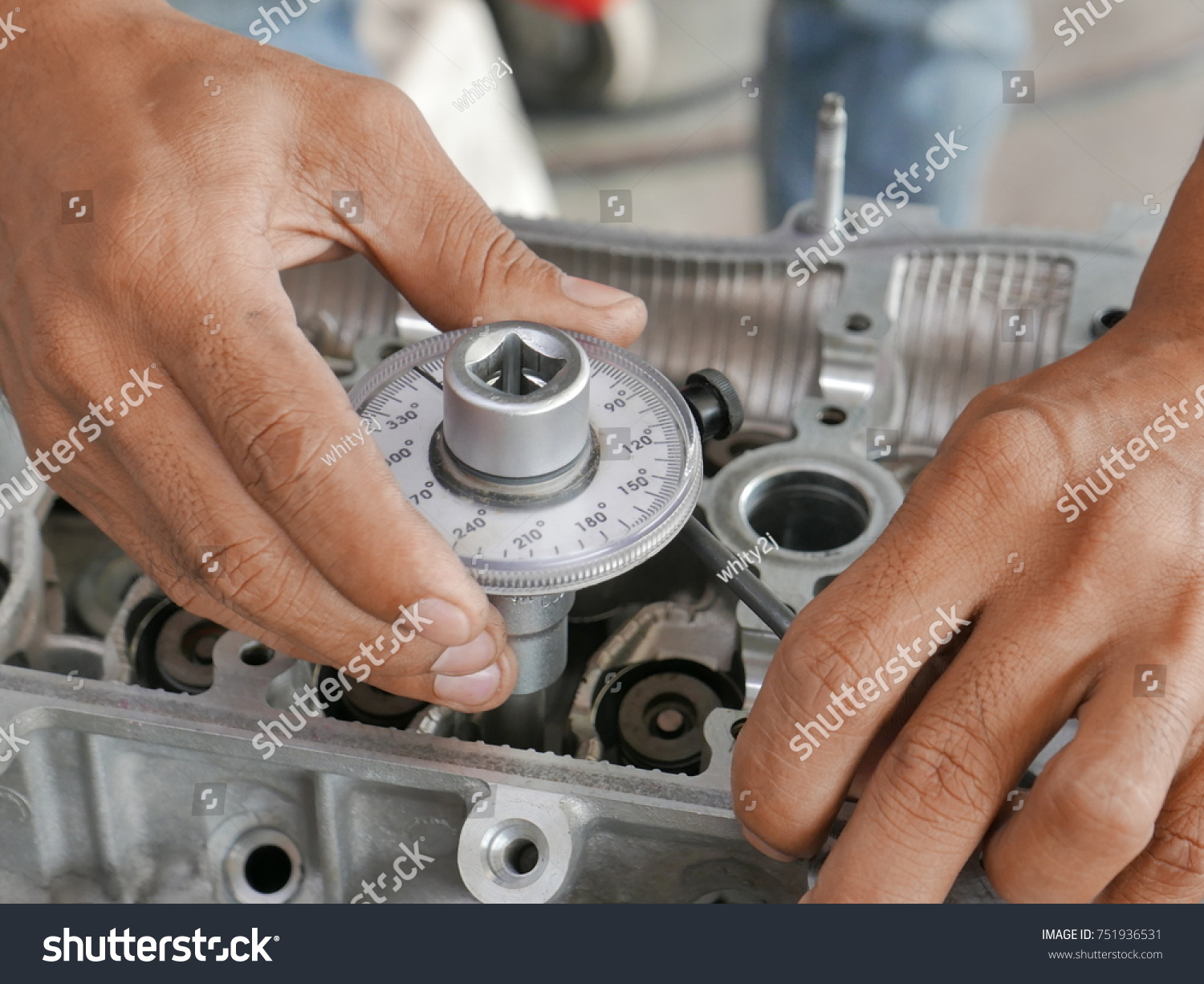 Setting Angular Torque Engine Cylinder Head Stock Photo 751936531 ...