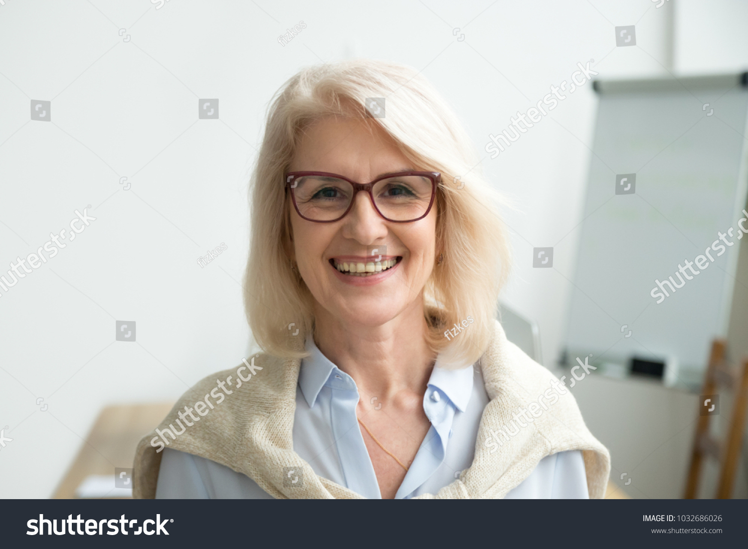 Older Women Fun 35719 Images Photos Et Images Vectorielles De Stock Shutterstock