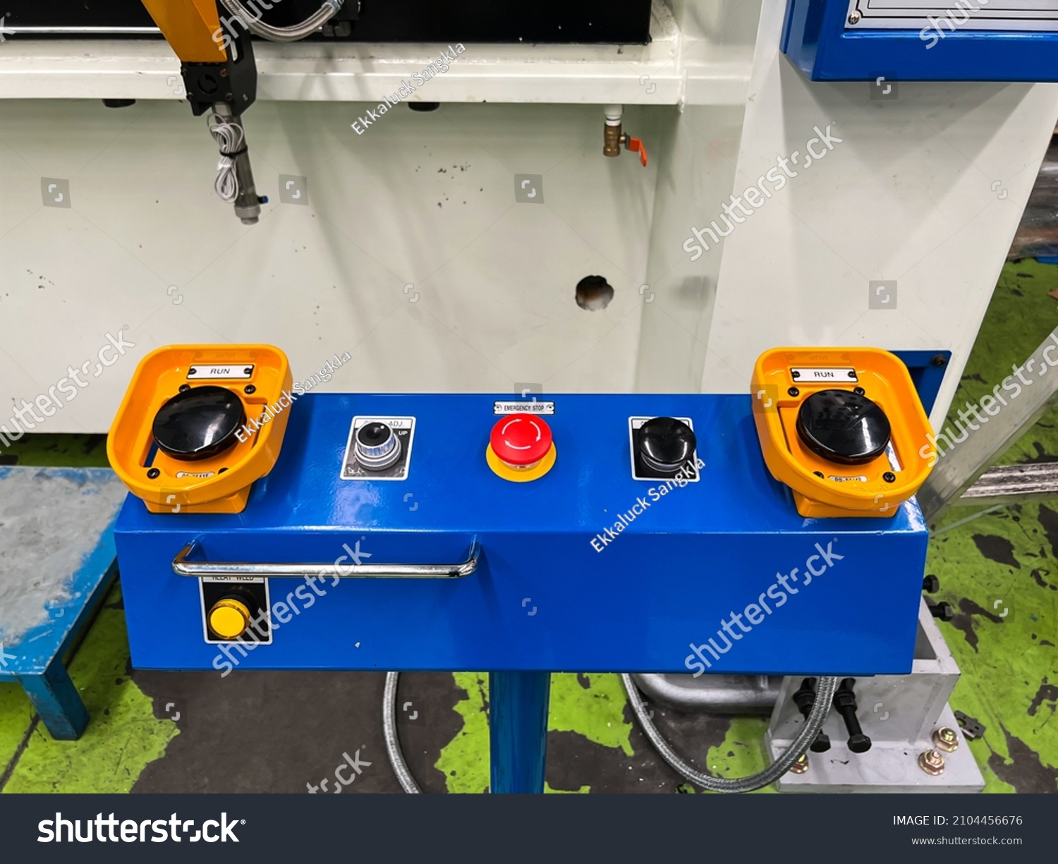 Start Button On Control Box Press Stock Photo 2104456676 | Shutterstock