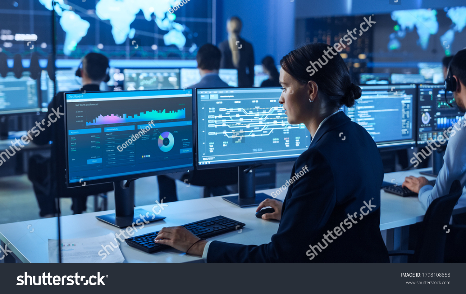 118,015 Operator Computers Images, Stock Photos & Vectors | Shutterstock