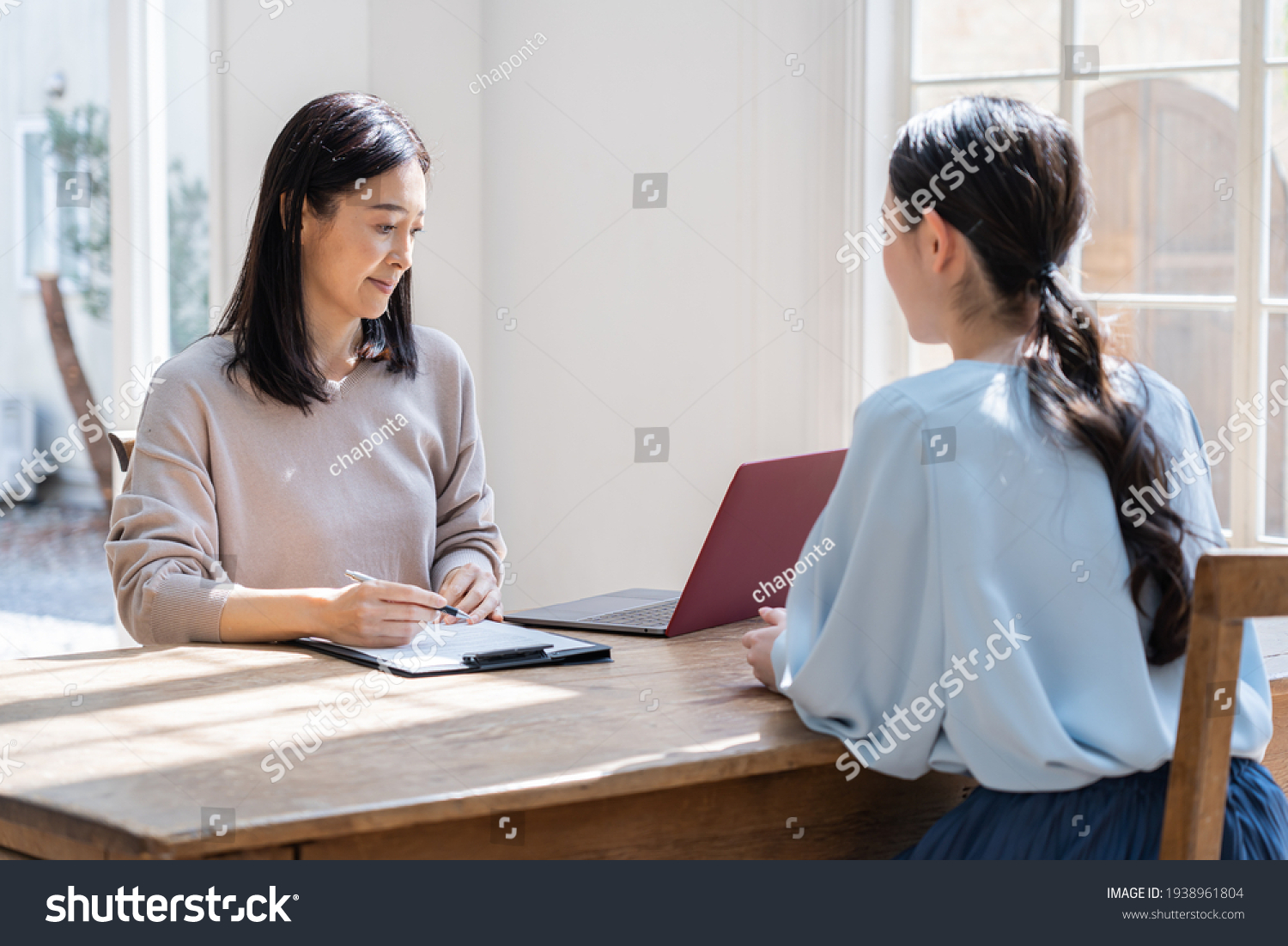 23,428 Serious work conversation Images, Stock Photos & Vectors ...