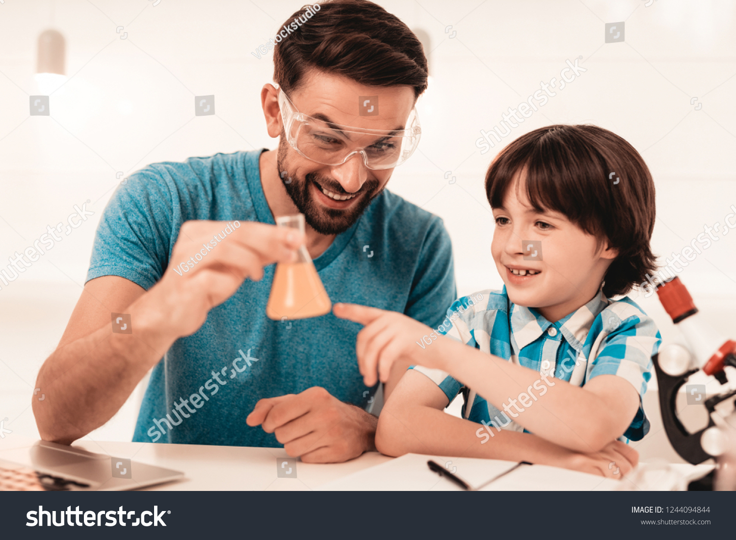 1357 Chemistry Father 이미지 스톡 사진 및 벡터 Shutterstock